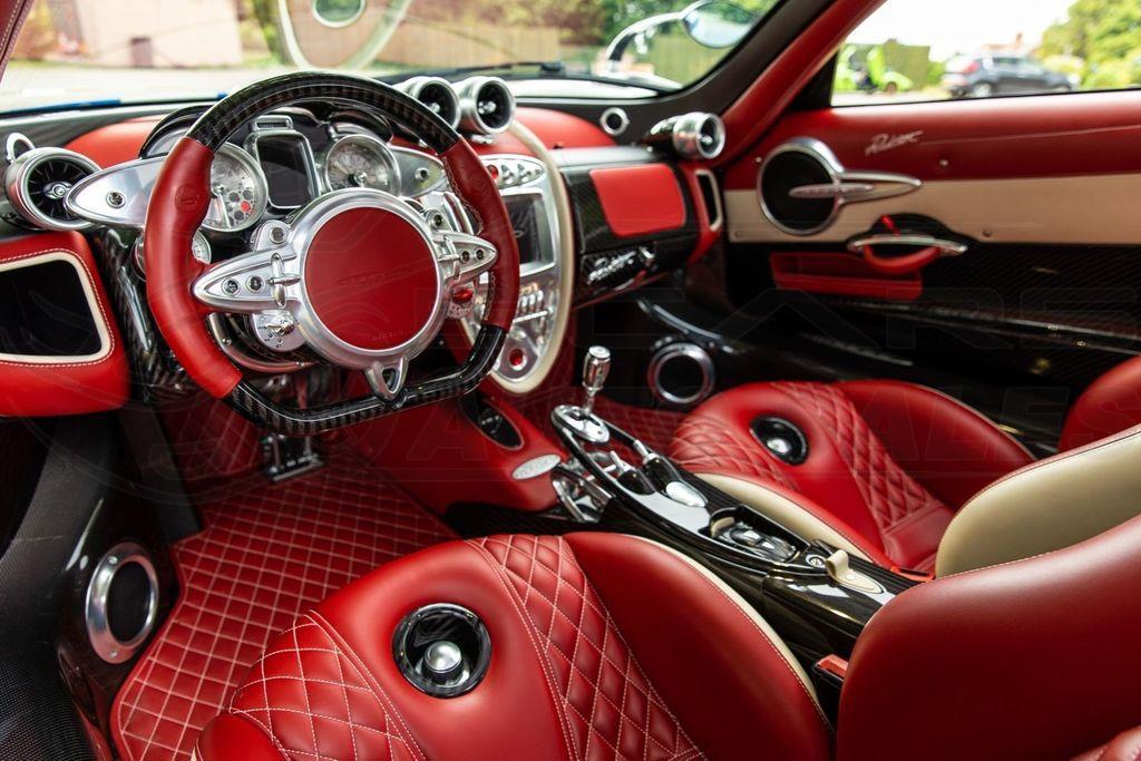 Pagani Huayra Red Interior